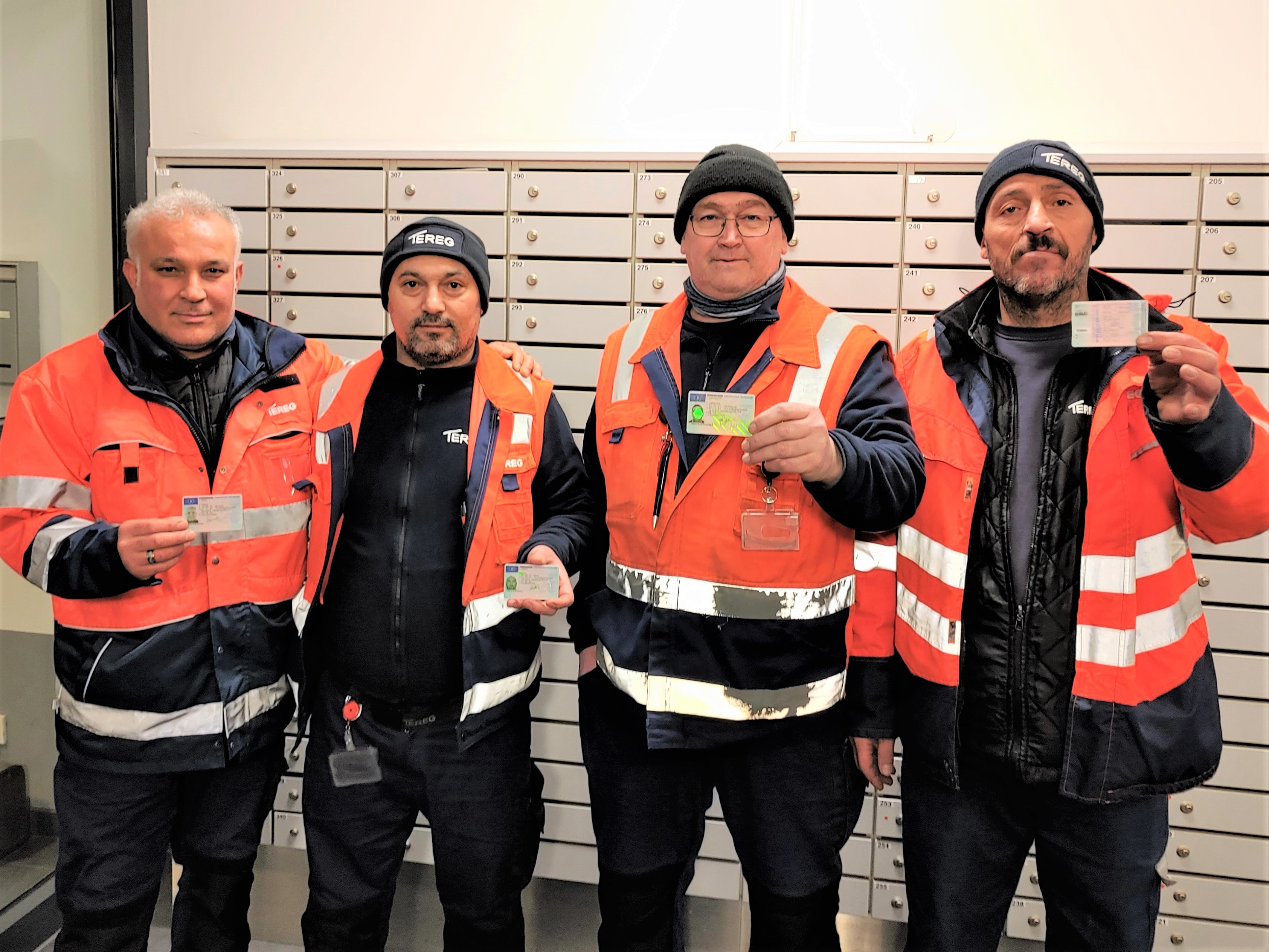 Unsere Umsetzfahrer machen den Führerschein der Klasse D | TEREG ...